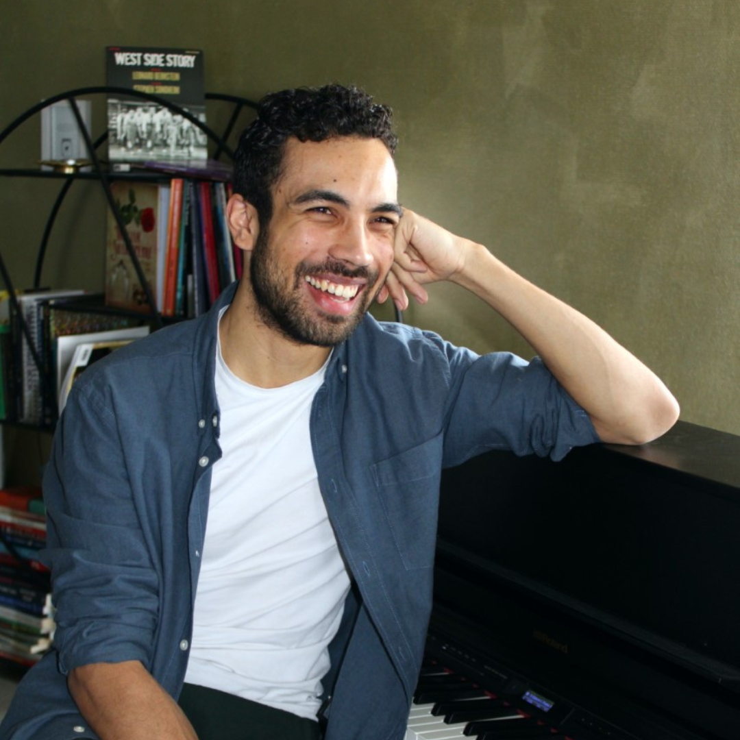 Aron Elstak in het theater - George Visser